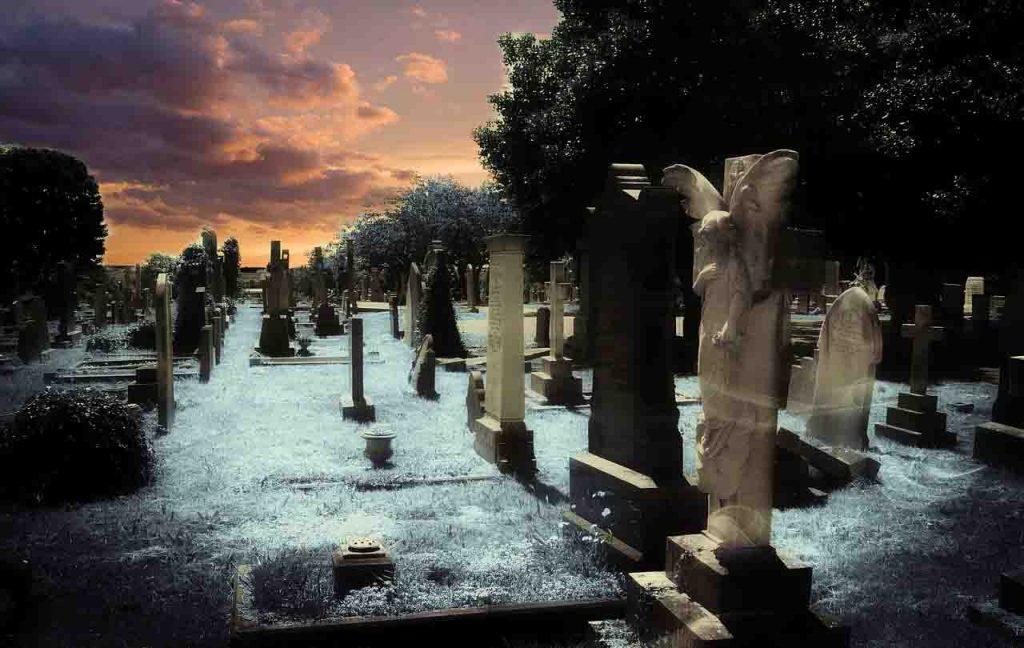 Highgate Cemetery Vampire | A Cemetery of Vampire in London